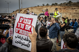 SOPA Images - 图库 - Israeli Peace activists Protest in Oranit, Israel ...