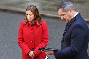 SOPA Images - 图库 - Journalist reporting from Downing Street in London, UK