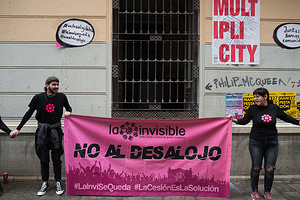 SOPA Images - Galerie - Human chain support of 'La Invisible in Malaga ...