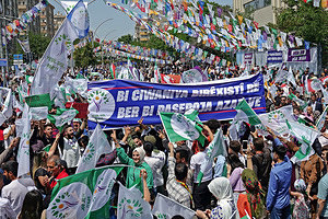 SOPA Images - Gallery - The final rally of the Green Left Party (YSP ...